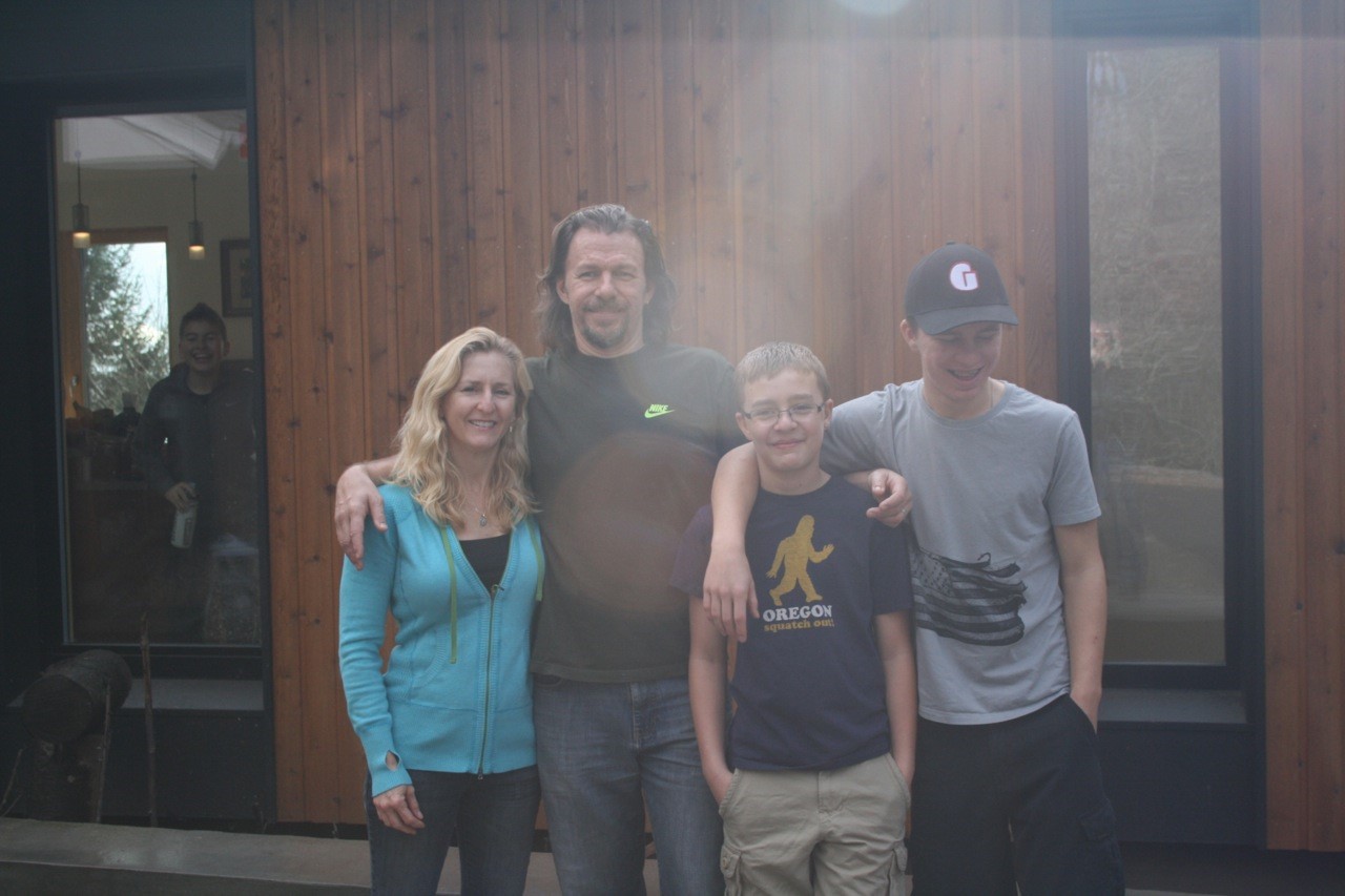 Family Photography – Photobomb, or how to take a bad family photo ...