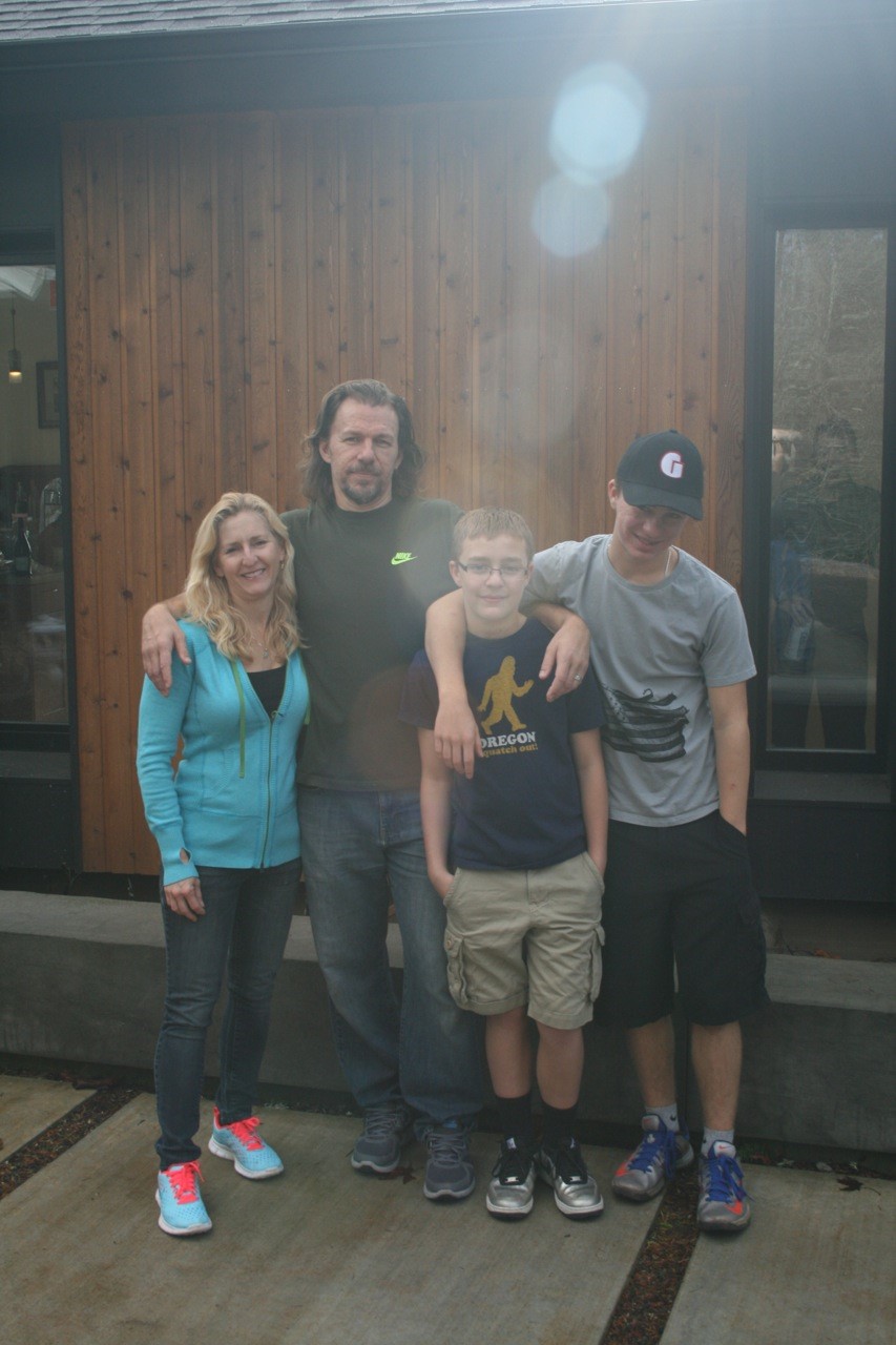 Family Photography – Photobomb, or how to take a bad family photo ...